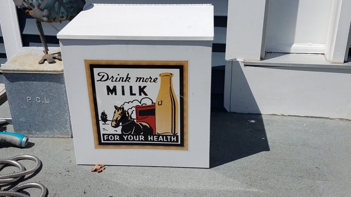 Delivering Milk the Old-Fashioned Way | Delivery MIlk